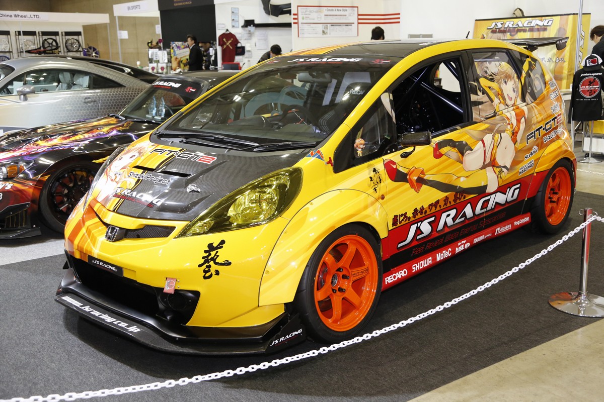 オートサロン2016「J’sレーシング」阪上霜月フィットの意味とは | AUTO MESSE WEB（オートメッセウェブ） 〜クルマを文化する