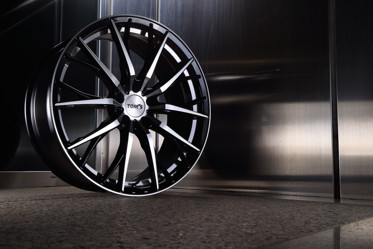 軽さと高剛性を両立するトムス『TH01』ホイール | AUTO MESSE WEB（オートメッセウェブ） 〜クルマを文化する