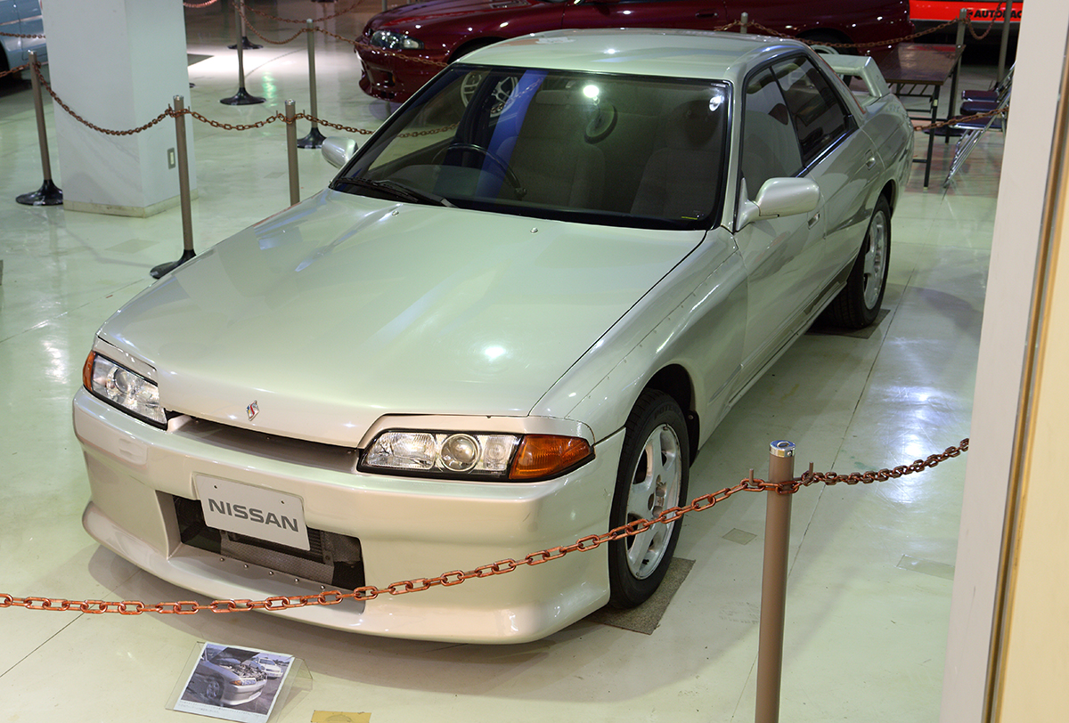 V35スカイラインはファンにとって別モノ？ セダンとクーペを徹底分析 | AUTO MESSE WEB（オートメッセウェブ） ～カスタム・アウトドア・福祉車両・モータースポーツなどのカーライフ ...