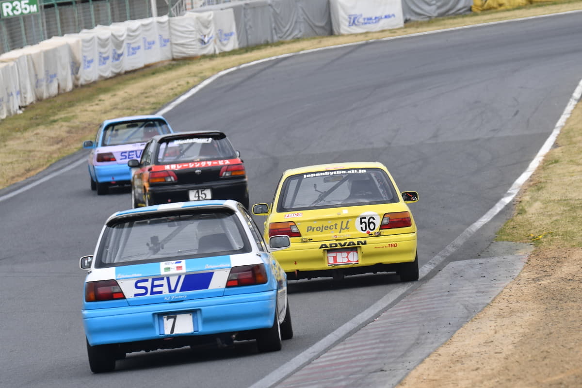 EP82スターレットが主力マシンの筑波ツーリングカーレース