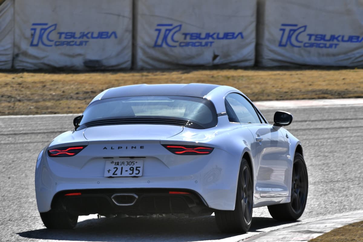 【画像ギャラリー】【試乗】軽量化とシャーシを強化をしたアルピーヌA110S！レーシングカーを凌駕するハンドリングを実現 | AUTO MESSE WEB（オートメッセウェブ） 〜 クルマを文化する