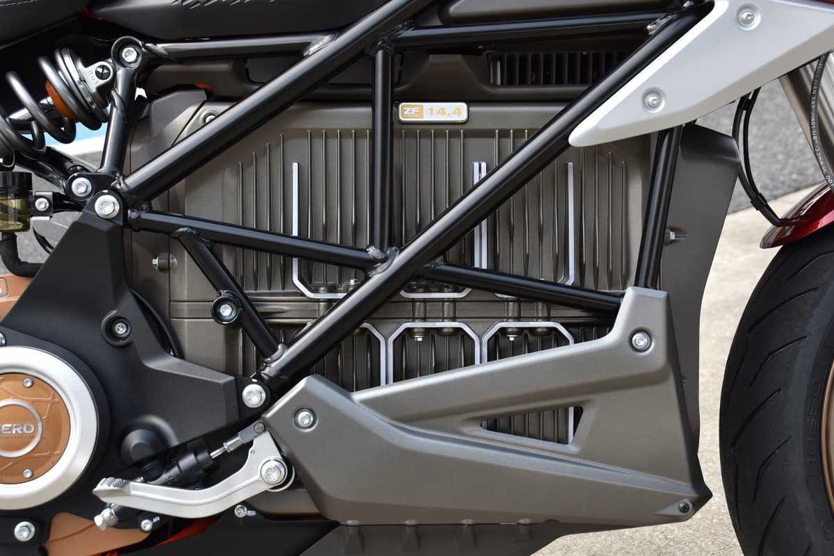 【画像ギャラリー】330万円の高級”電動”バイク「SR/F」が日本上陸！モーター出力110馬力の激速モデル | AUTO MESSE WEB ...