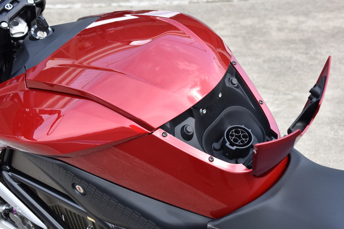 【画像ギャラリー】330万円の高級”電動”バイク「SR/F」が日本上陸！モーター出力110馬力の激速モデル | AUTO MESSE WEB ...