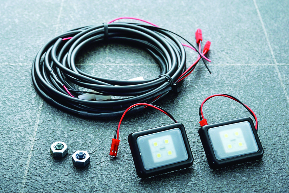 【画像ギャラリー】アウトドアが圧倒的に快適！ ドレスアップ「じゃない」クルマの後付けランプが便利すぎた | AUTO MESSE WEB（オートメッセウェブ） 〜 クルマを文化する