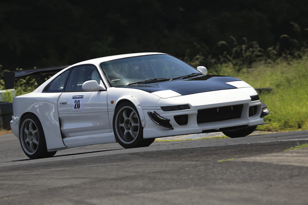 【画像ギャラリー】いま「サーキット女子」が増加中！ トヨタMR2の女子ドライバーの本気っぷりに1日密着 | AUTO MESSE WEB ...