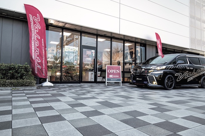 【画像ギャラリー】購入後の取り付けにも対応！ 「VALENTI」のオフィシャルショップが新オープン | AUTO MESSE WEB（オート ...