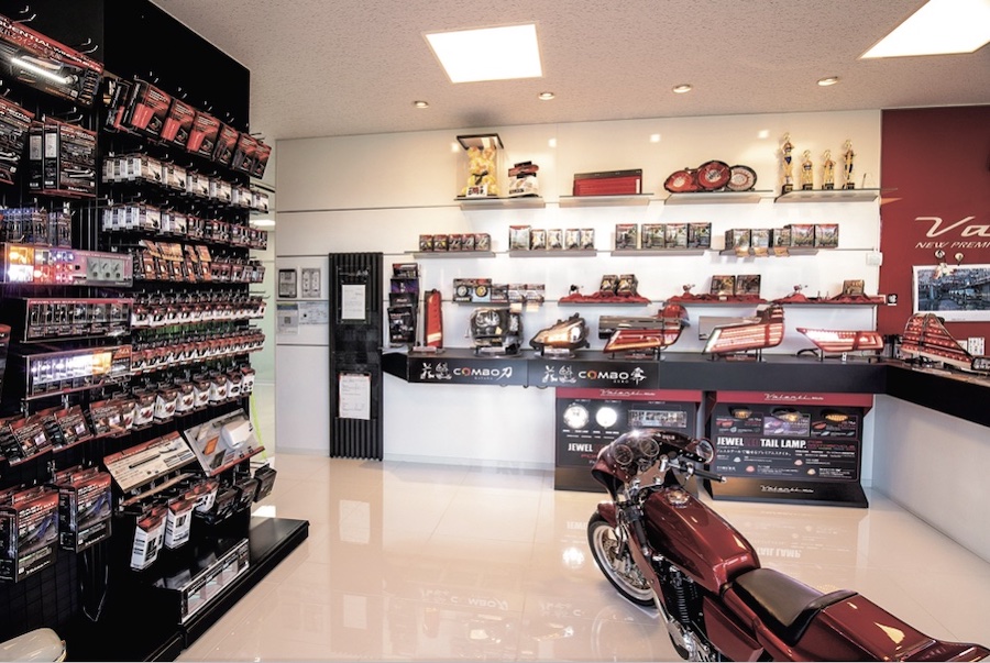【画像ギャラリー】購入後の取り付けにも対応！ 「VALENTI」のオフィシャルショップが新オープン | AUTO MESSE WEB（オート ...