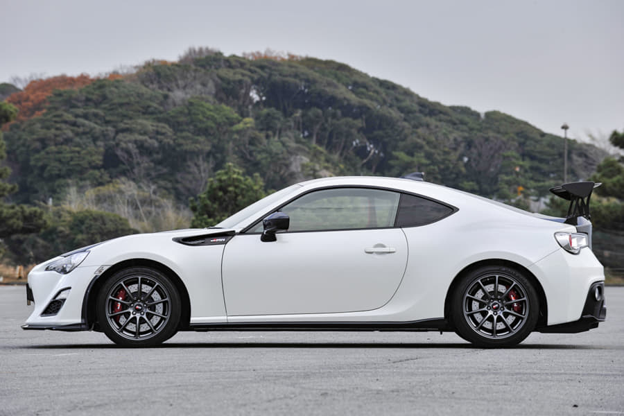 専用スペックのタイヤを装着