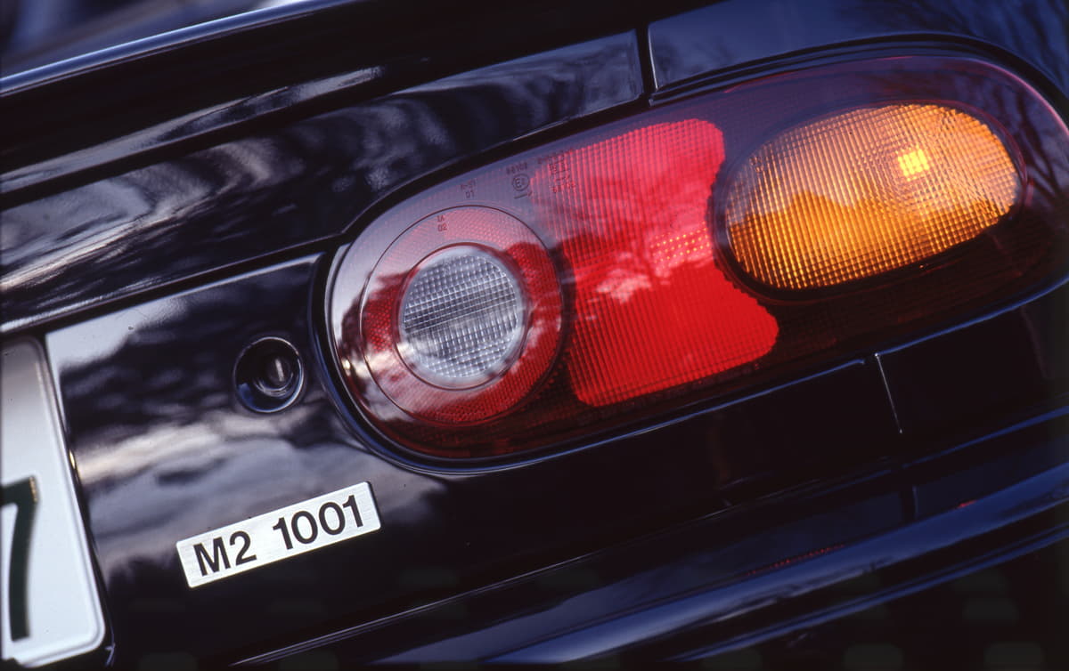 「限定300台」「世田谷まで来ないと売らん」！ 超強気だったのに爆売れだったロードスター「M2 1001」秘話 | AUTO MESSE ...