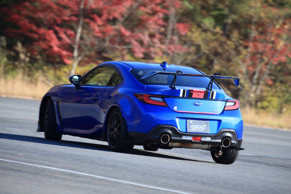 【画像ギャラリー】ノーマル派は要注意！ 兄弟車といいながら全然違う「GR86」と「BRZ」の走りをプロが解説 | AUTO MESSE WEB（オートメッセウェブ） 〜 クルマを文化する