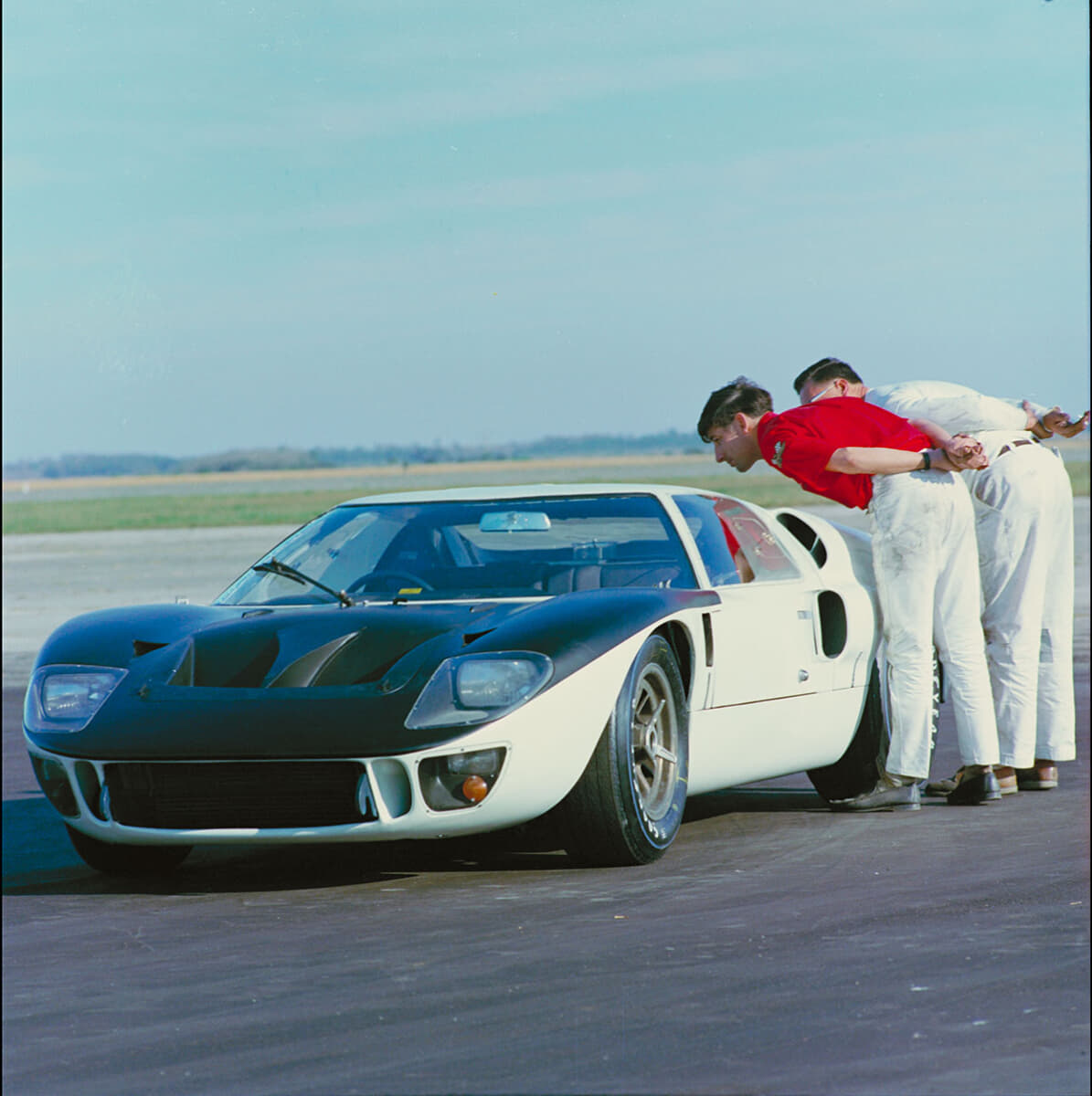 【画像ギャラリー】車高が40インチだからGT40!? ル・マン4連覇を遂げた伝説のレーシングカーとは | AUTO MESSE WEB（オート ...