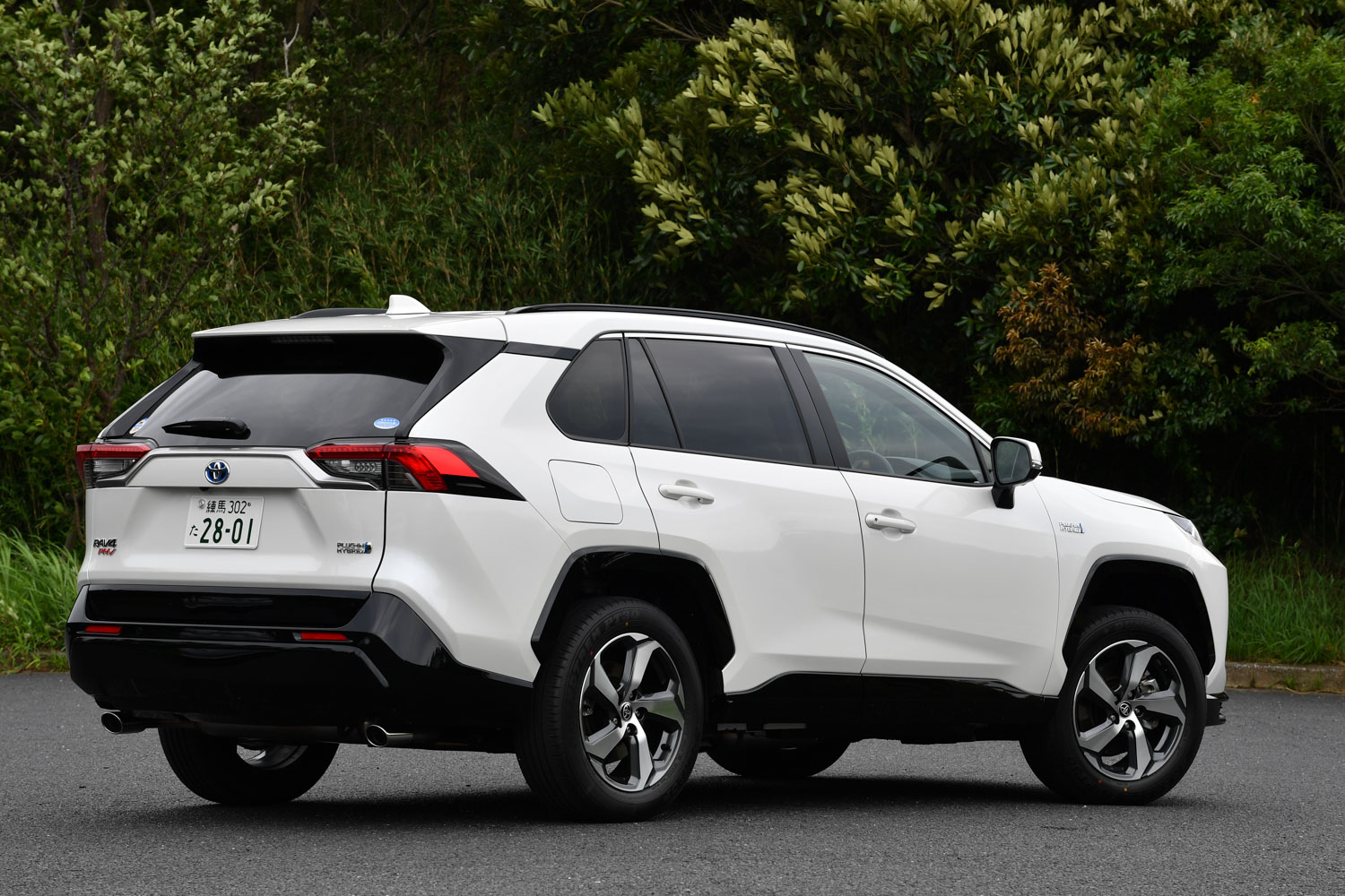 【画像ギャラリー】アウトドアにはPHVが便利な理由とは？ トヨタ「RAV4」と三菱「アウトランダー」を比べてみた | AUTO MESSE WEB 〜 カスタム・アウトドア・福祉車両・モーター ...