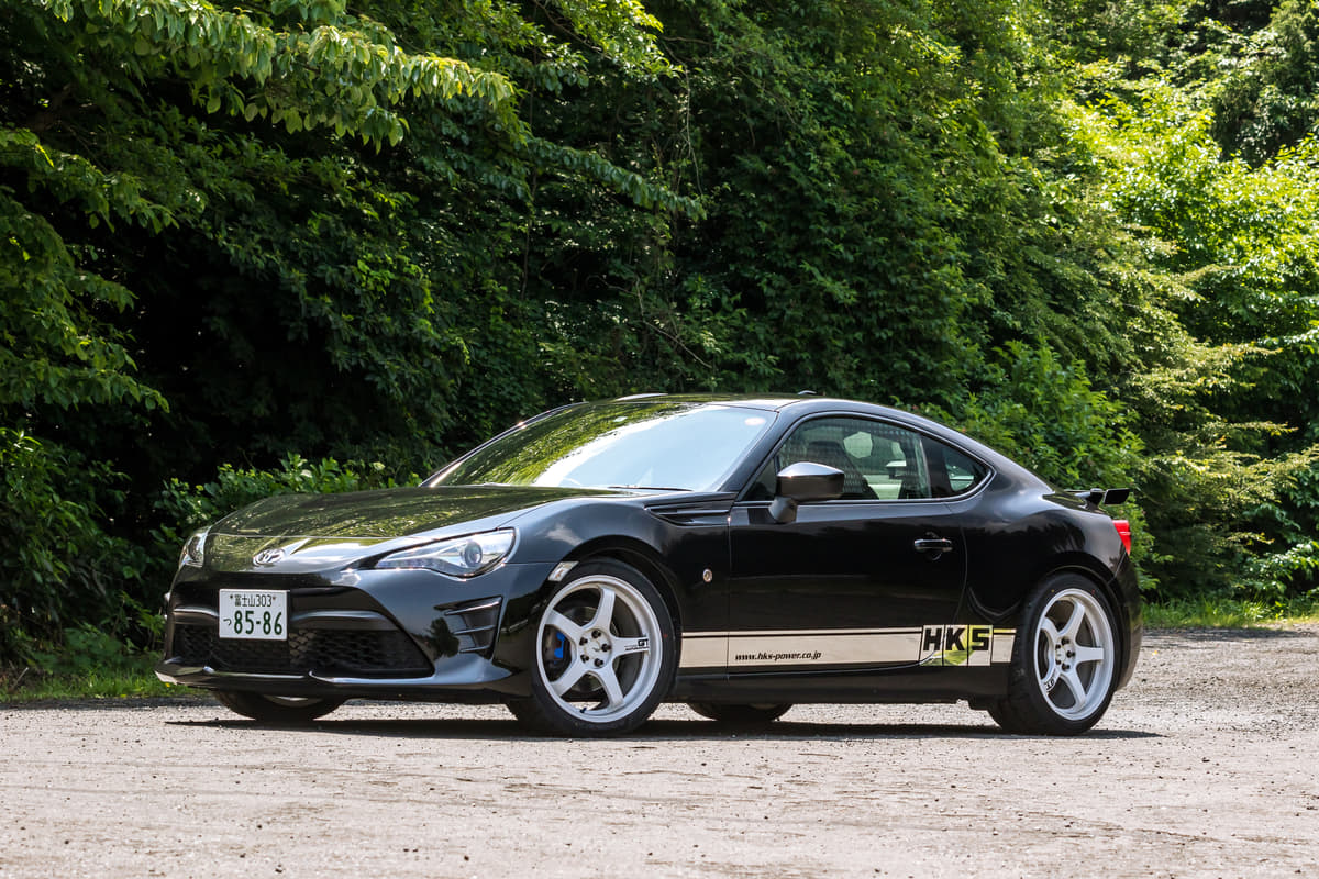 【画像ギャラリー】HKSが最強の車高調「HIPERMAX R」をリリース！ 大人気「S」との違いをトヨタ86で乗り比べてみた | AUTO ...