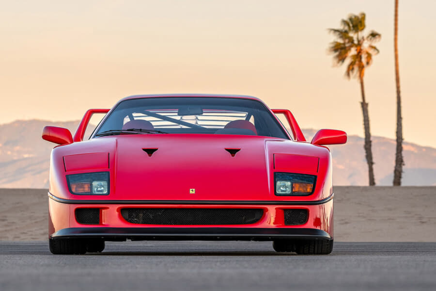 【画像ギャラリー】5億2800万円！ エンツォ最後のフェラーリ「F40」は「米国仕様」も高額プレ値が!! カッコ悪いバンパーも正規の証 ...