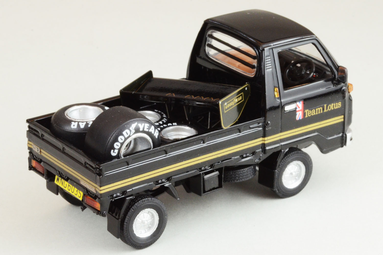 JPSカラーの軽トラがあった！ ロータスのF1黄金期を支えたホンダ「TN360」とは | ～カスタム・アウトドア・福祉車両・モータースポーツ ...