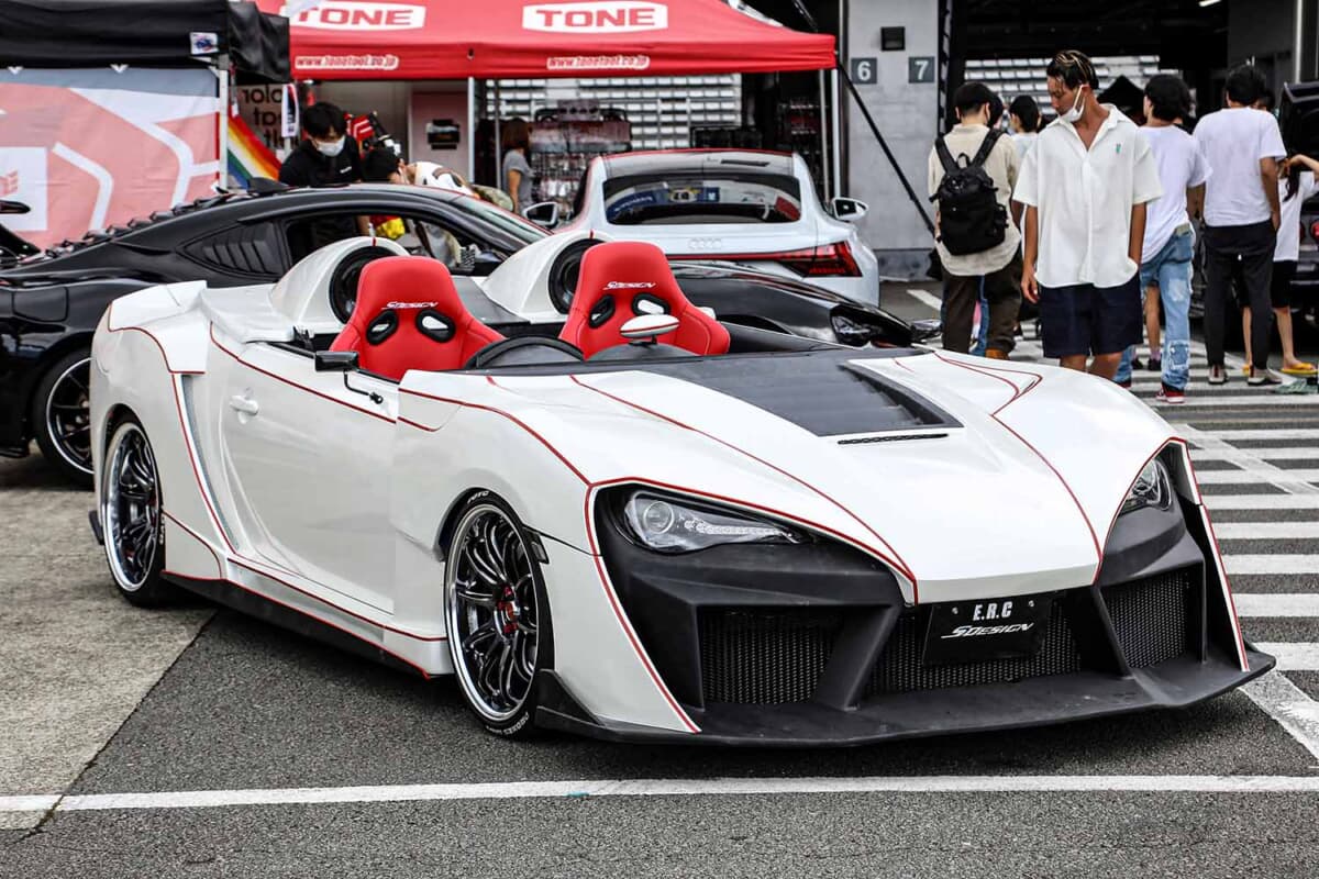 【画像ギャラリー】もはやトヨタ「86」の面影なし！ スーパーカースタイルのボディキットは105万6000円から | AUTO MESSE WEB（オートメッセウェブ） 〜 クルマを文化する