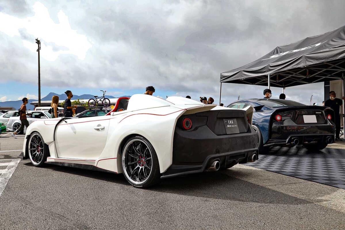 【画像ギャラリー】もはやトヨタ「86」の面影なし！ スーパーカースタイルのボディキットは105万6000円から | AUTO MESSE WEB（オートメッセウェブ） 〜 クルマを文化する