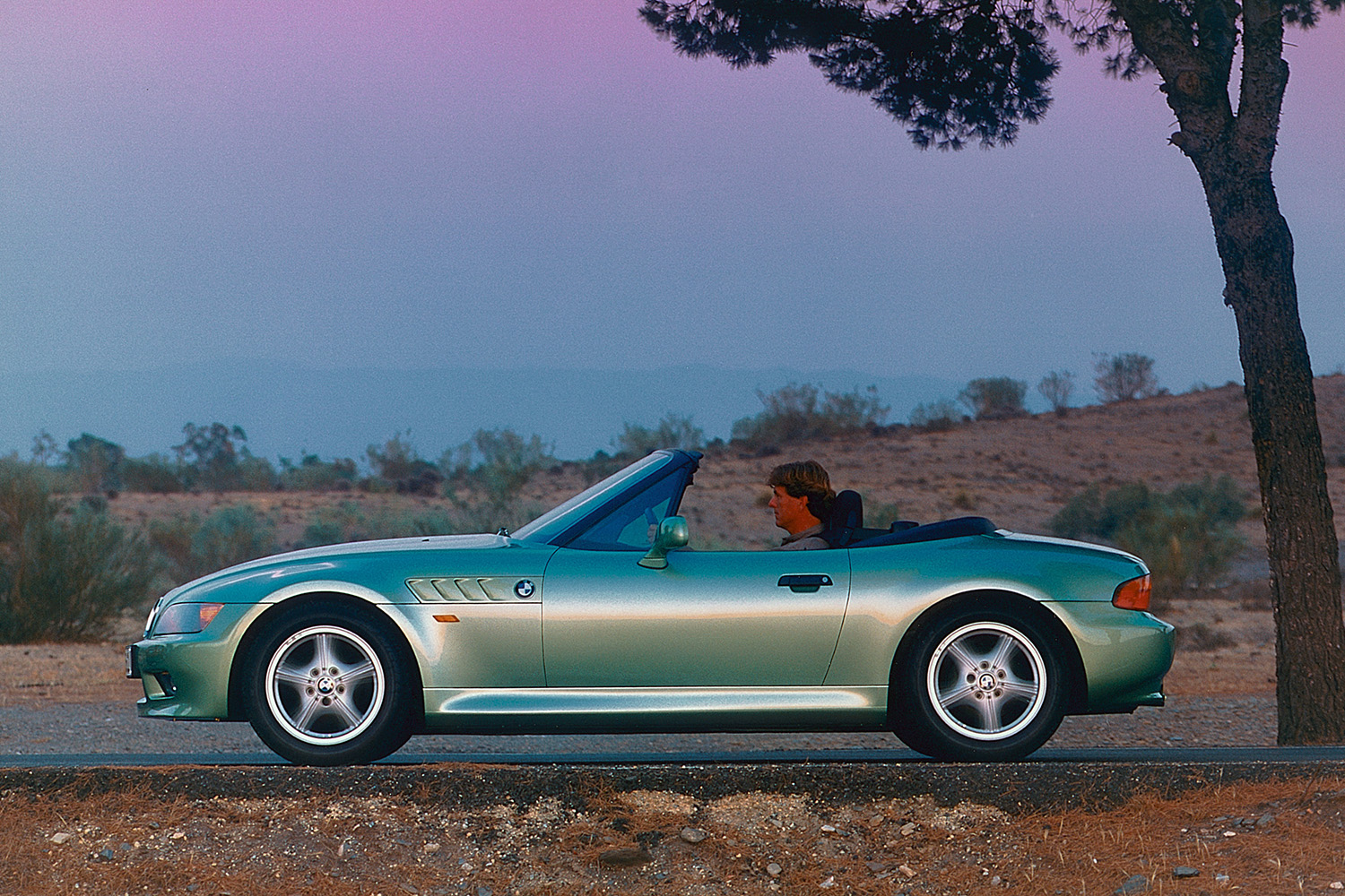 BMW「Z3」を覚えてる？ ユーノス「ロードスター」のフォロワーでボンドカーでした…これから「クーペ」や「M」モデルに人気が出るかも ...