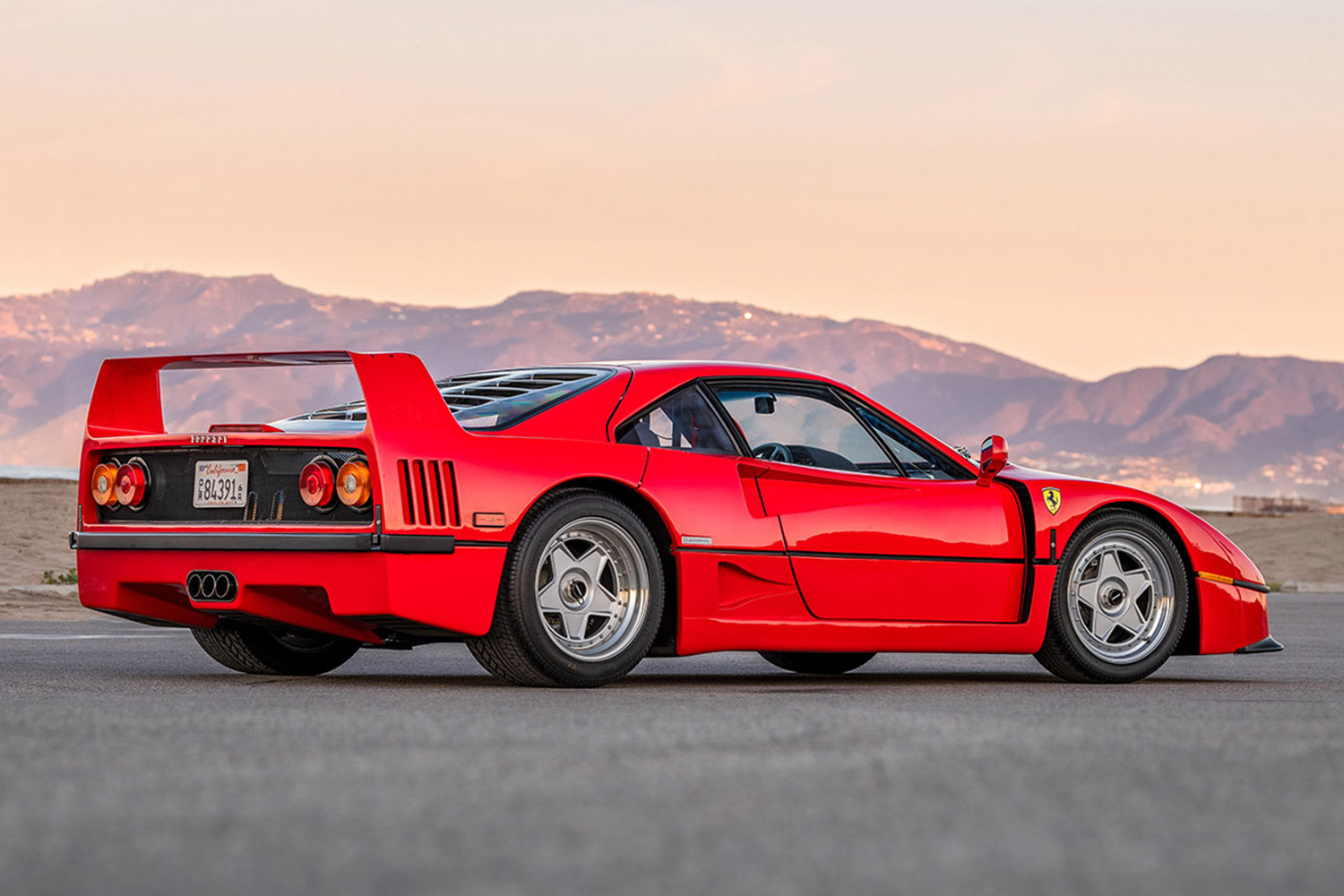 5億2800万円！ エンツォ最後のフェラーリ「F40」は「米国仕様」も高額プレ値が!! カッコ悪いバンパーも正規の証 | ～カスタム ...