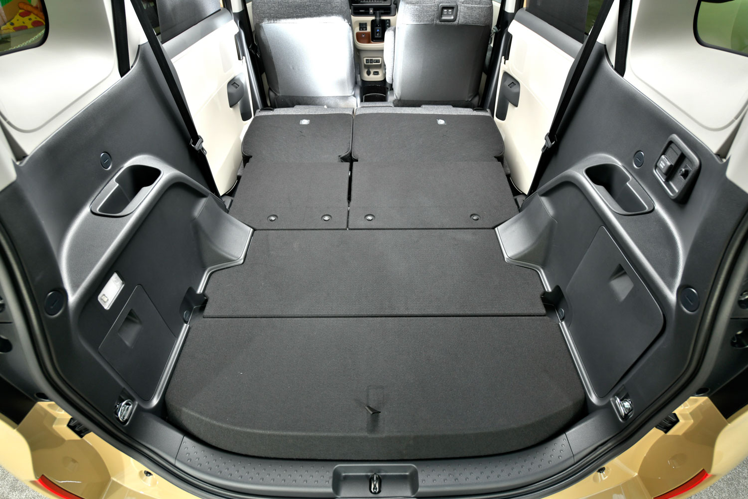 【画像ギャラリー】【新旧比較】トヨタ新型「シエンタ」はアウトドア派御用達だった先代「シエンタFUNBASE」を超えた？ 使い勝手を徹底検証 ...