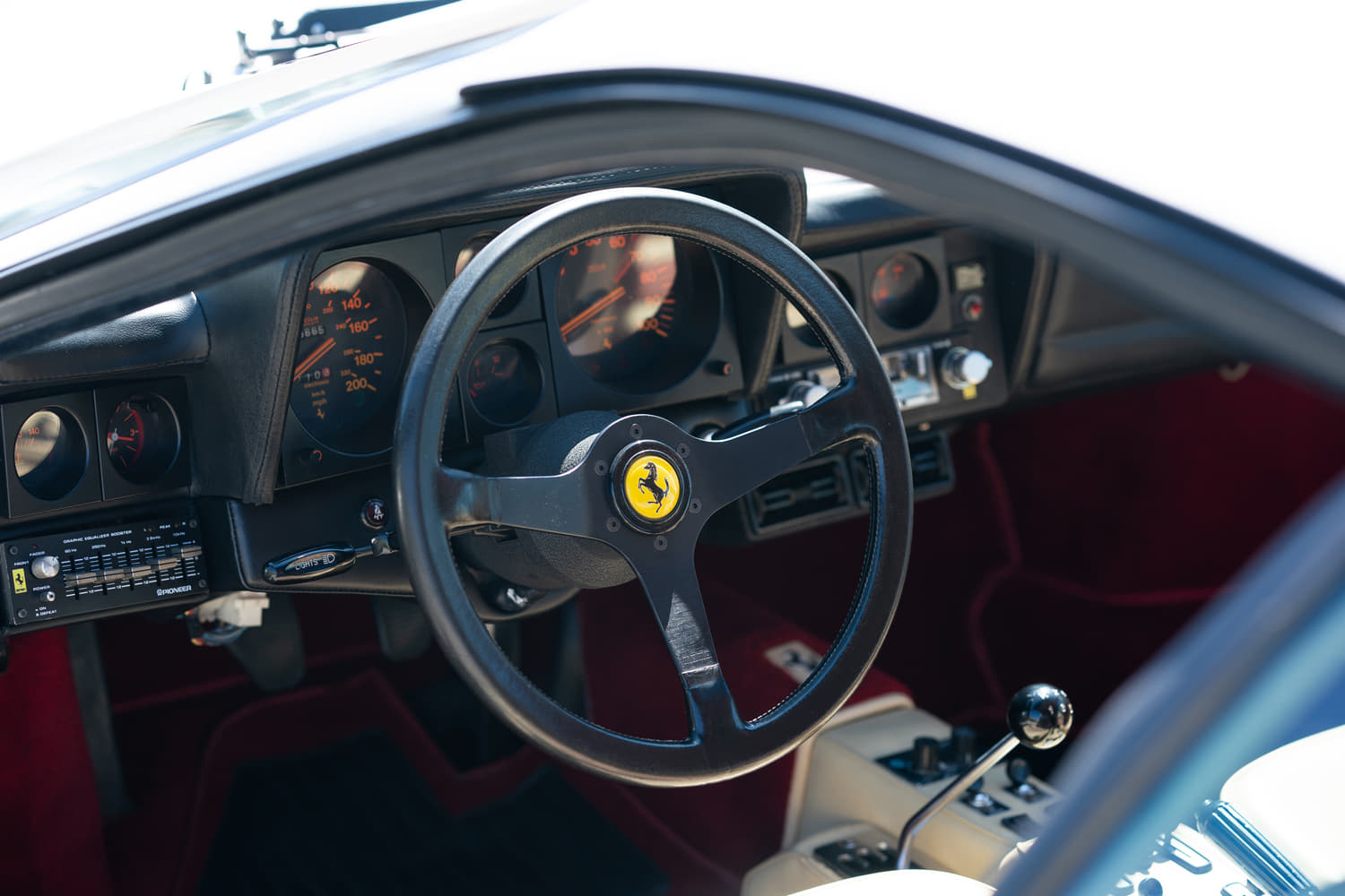 【画像ギャラリー】「カウンタック」のライバル「フェラーリBB」に27台のみの伊達男仕様があった！ ファッションブランドとコラボした内装とは ...