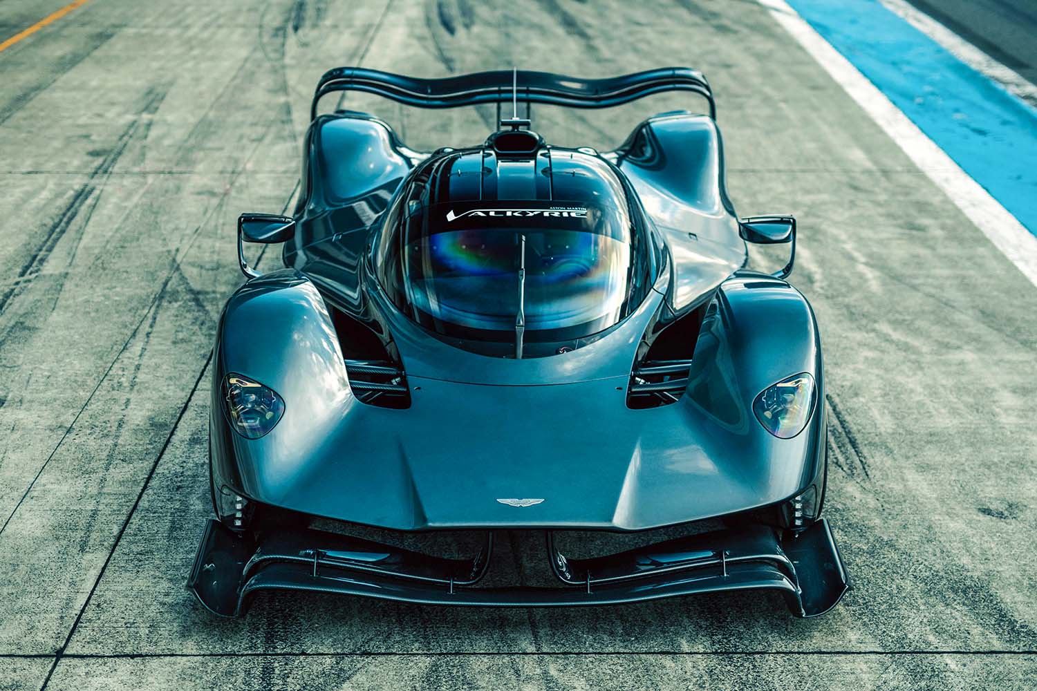 1014馬力の40台限定アストンマーティン降臨！ 「ヴァルキリーAMR Pro」は「F1とLMPを足して2で割ったマシン」だった ...