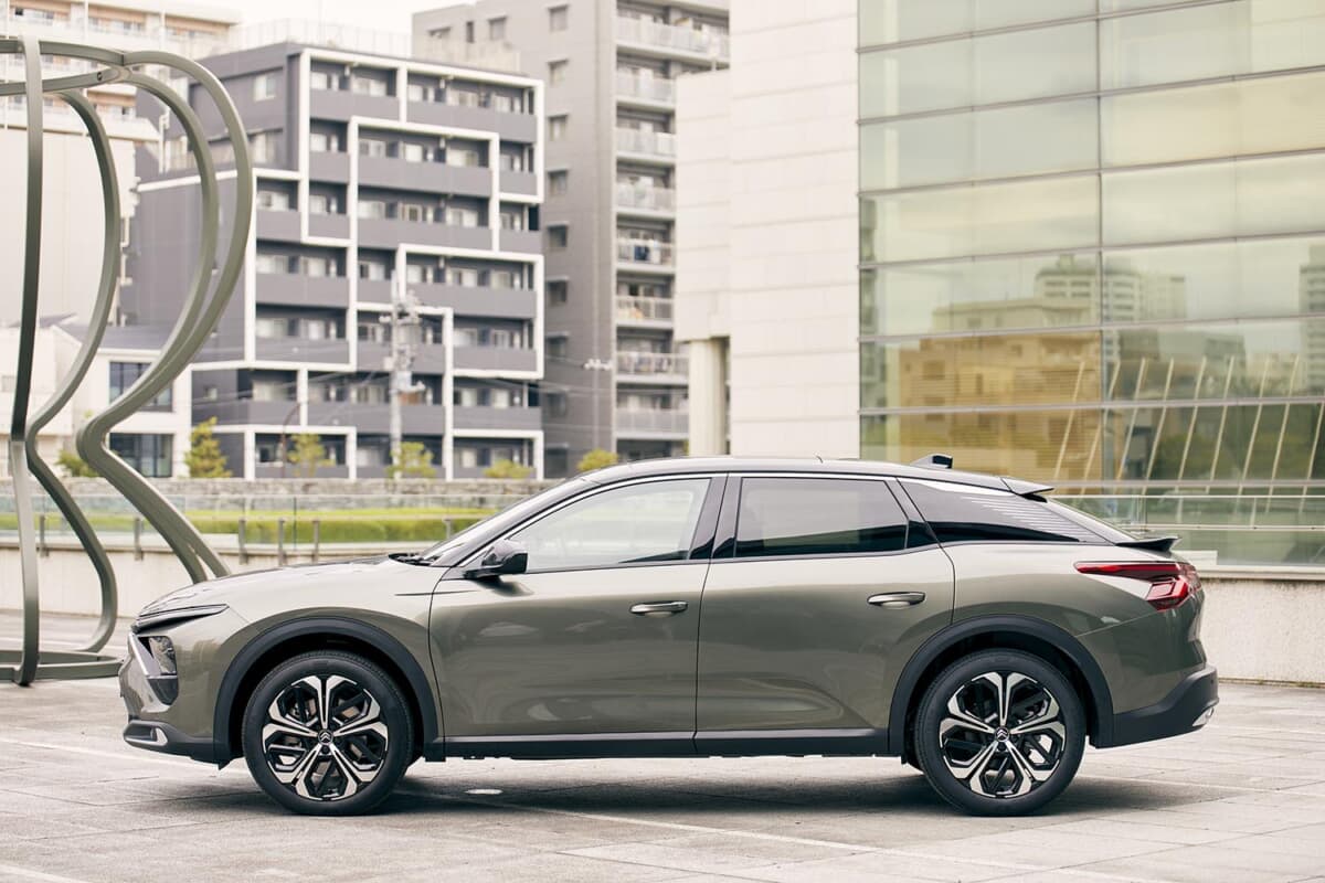 【画像ギャラリー】シトロエン「C5X」は「セダン」「ワゴン」「SUV」のミックス!? 「魔法の絨毯」も現代版で復活 | AUTO MESSE WEB（オートメッセウェブ） 〜 クルマを文化する