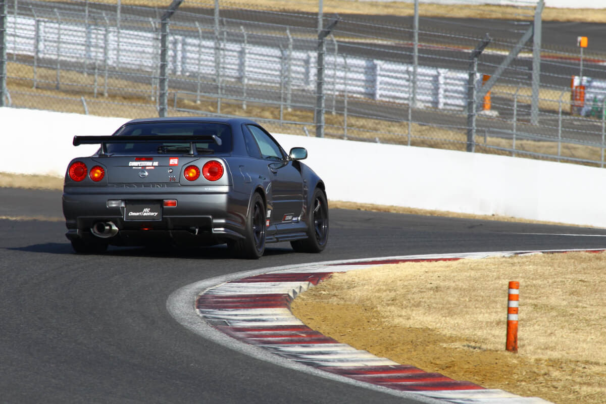 【画像ギャラリー】日産「R34スカイラインGT-R」の理想形完成！ ニスモ大森ファクトリーの公道からサーキットまで使えるスペックを完全紹介し ...