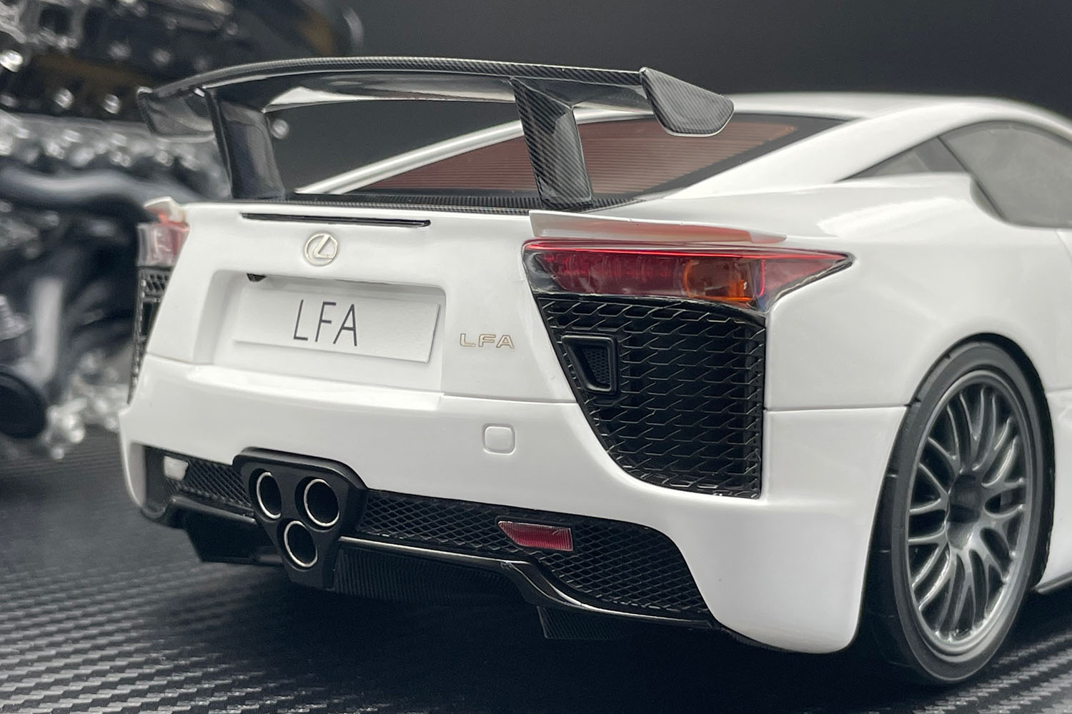 【画像ギャラリー】初期ロット25台「レクサスLFA」がリアルによみがえる！ 14万8500円が納得できる緻密なミニチュアカーとは | AUTO ...