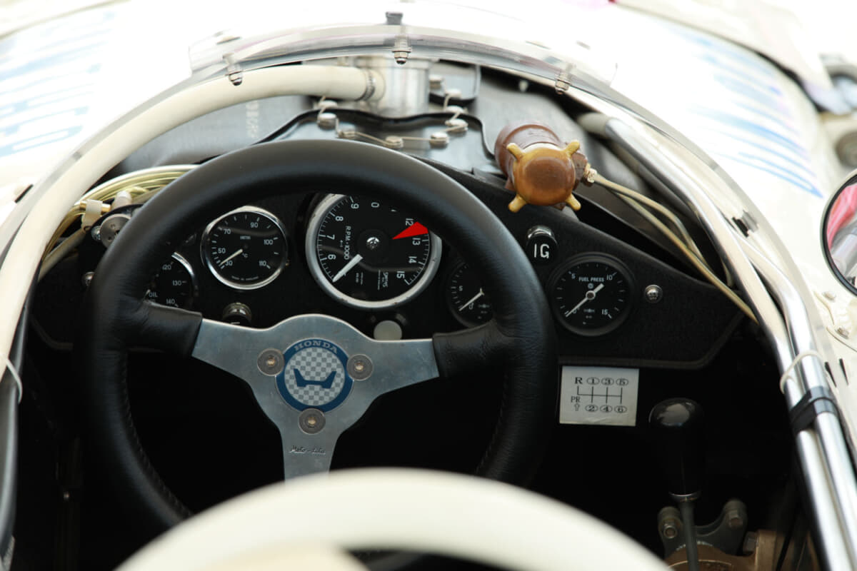 【画像ギャラリー】ホンダは日本の誇りだ！ F1初優勝を飾った日の丸を背負った「地上を走る戦闘機RA272」とは | AUTO MESSE ...