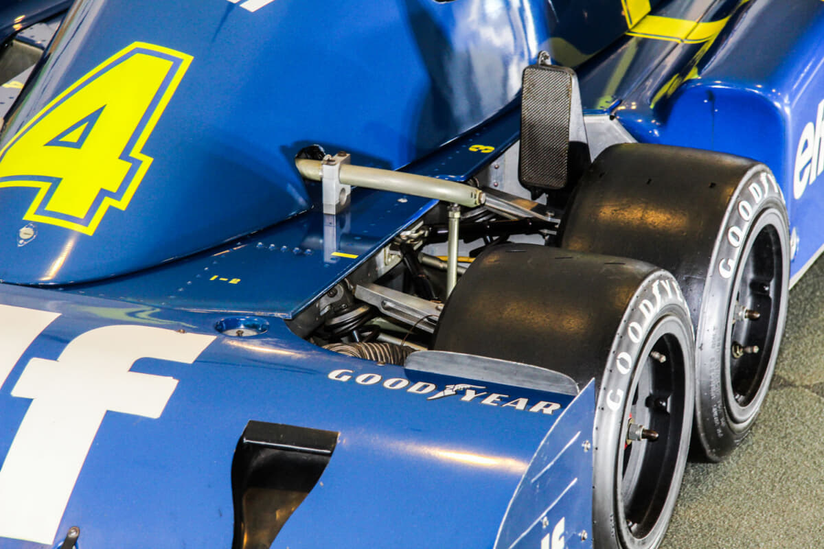 【画像ギャラリー】スーパーカー世代のF1といえば6輪「ティレルP34」でキマリ！ なぜ6輪を採用し消えていったのでしょうか | AUTO ...