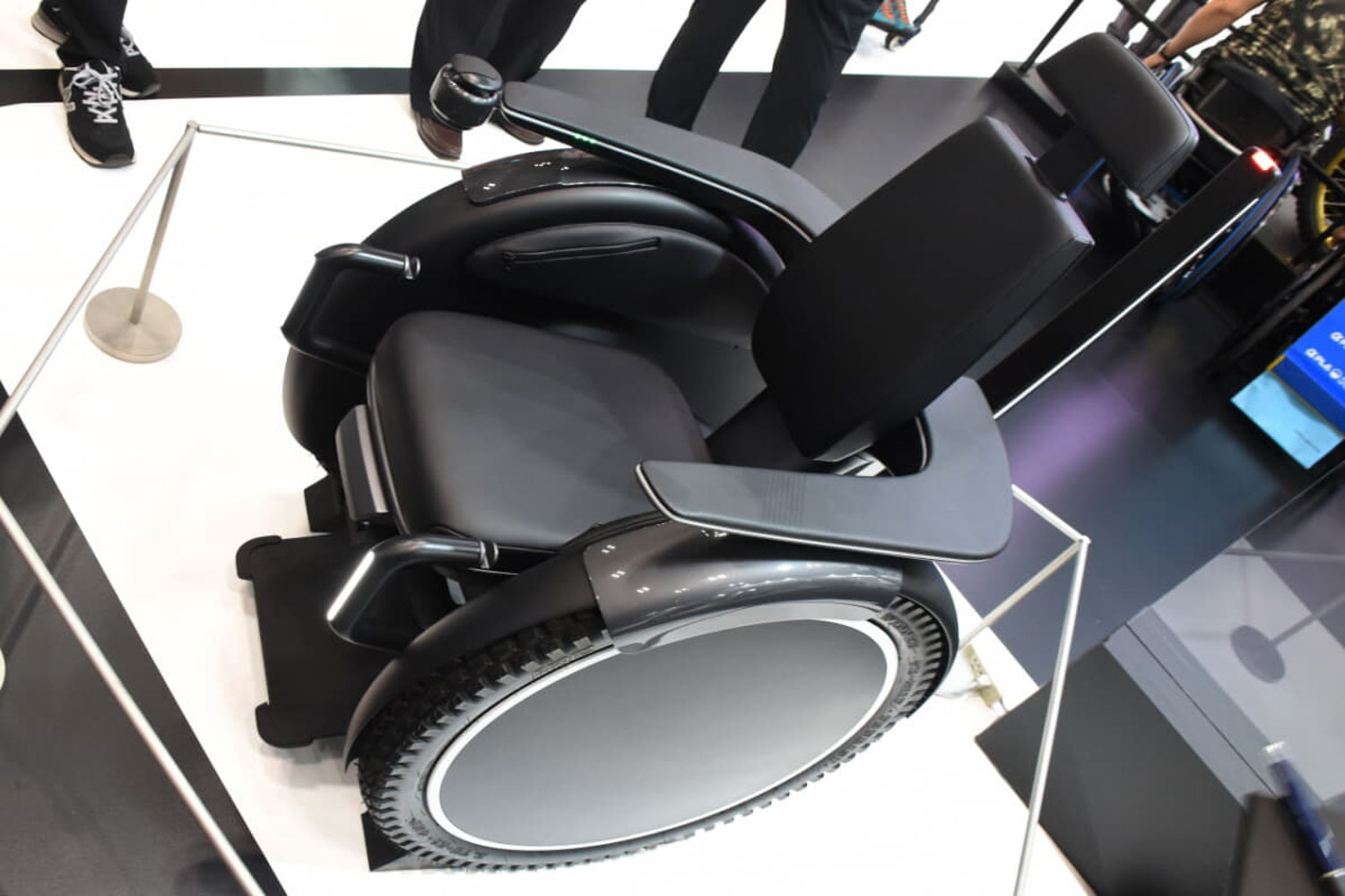 【画像ギャラリー】トヨタの「車いす」はオフロードタイヤ装着！ 国際福祉機器展でお披露目された最新モデル「JUU」とは | AUTO MESSE ...