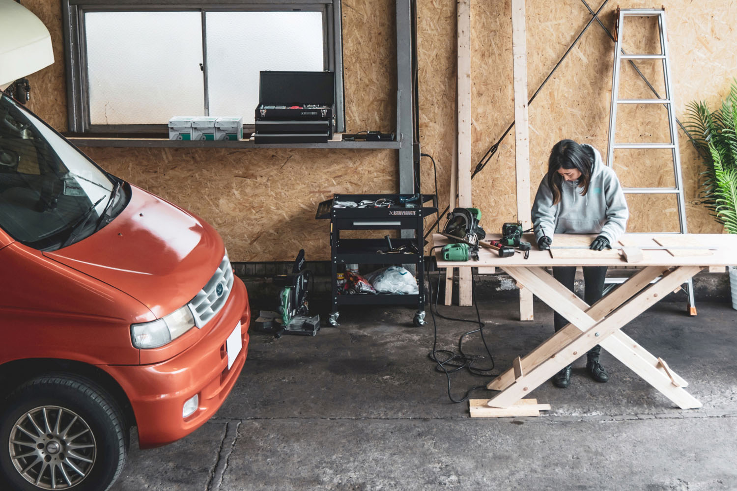 キャンピングカーをDIYで自作できる!? 「バンライフ」のためのシェアガレージ「Mobi Lab.」とは | ～カスタム・アウトドア・福祉車両・モータースポーツなどのカーライフ情報が満載 ...