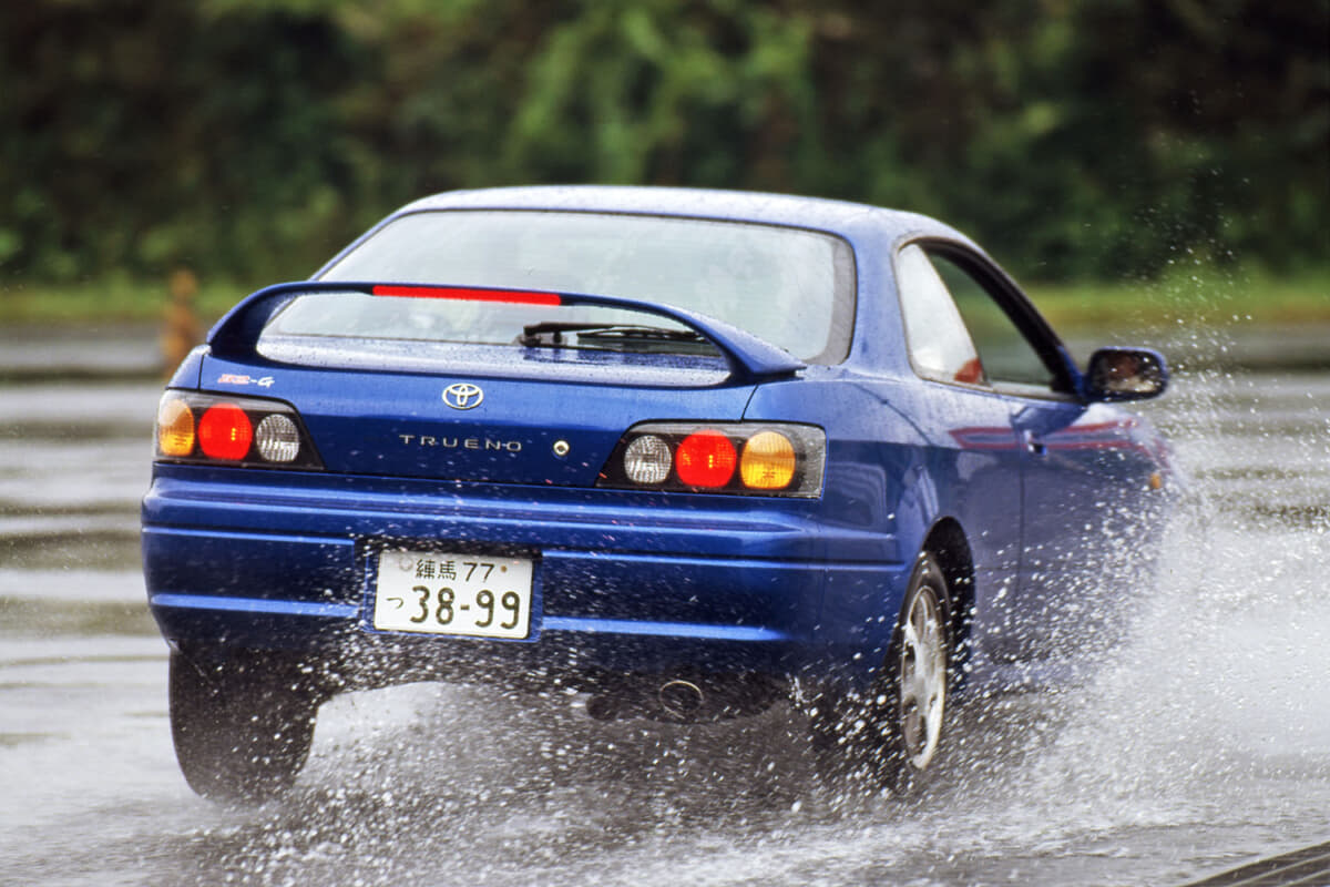 【画像ギャラリー】トヨタ「レビン／トレノ」は「86」だけじゃない！ FF王者「シビック」に真っ向勝負を挑んだトヨタ「AE111」をいまこそ再 ...