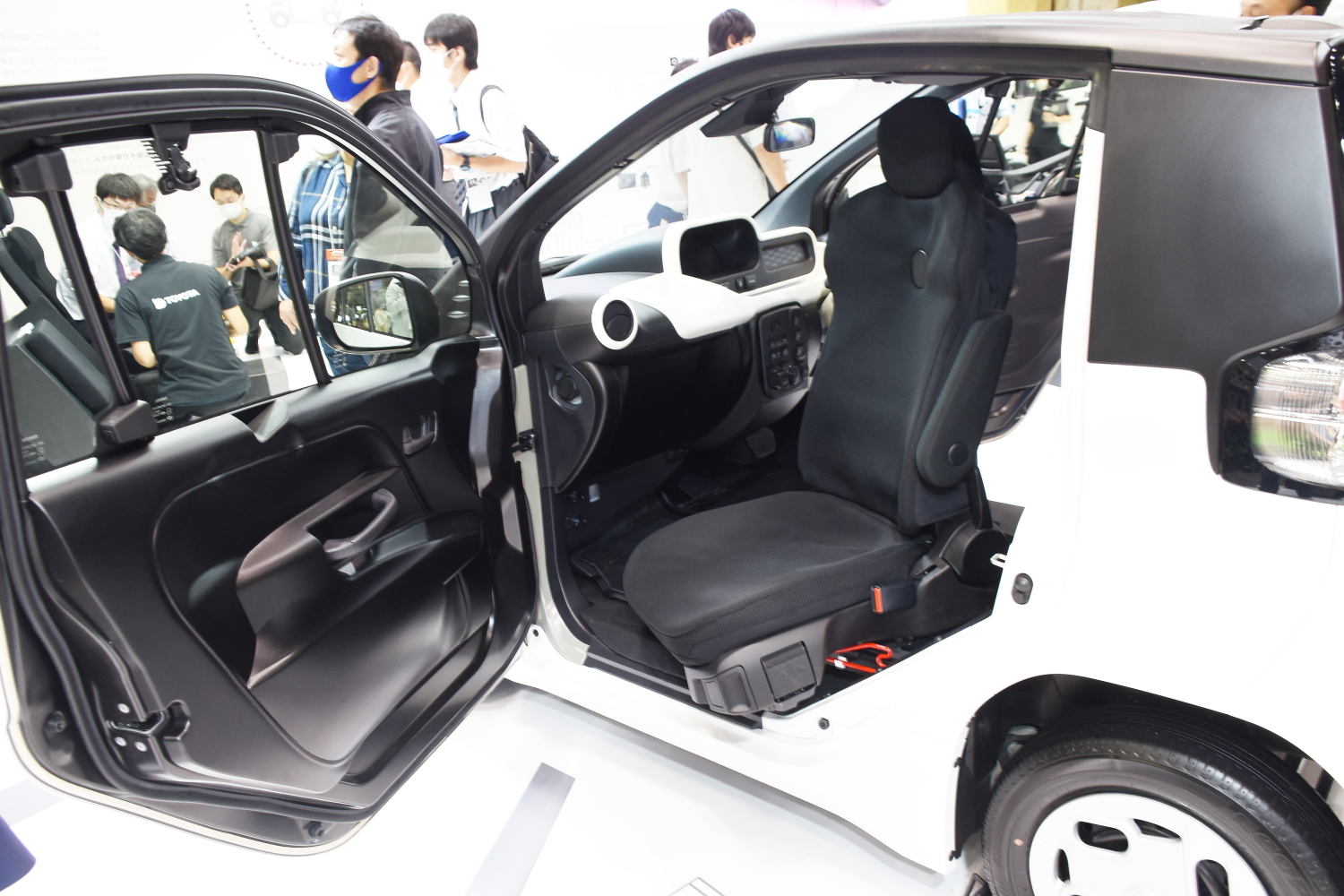 超小型2人乗りBEV「C＋Pod」をひとり乗りに仕様変更！ トヨタの考えるあらたな福祉車両の未来とは | ～カスタム・アウトドア・福祉車両 ...