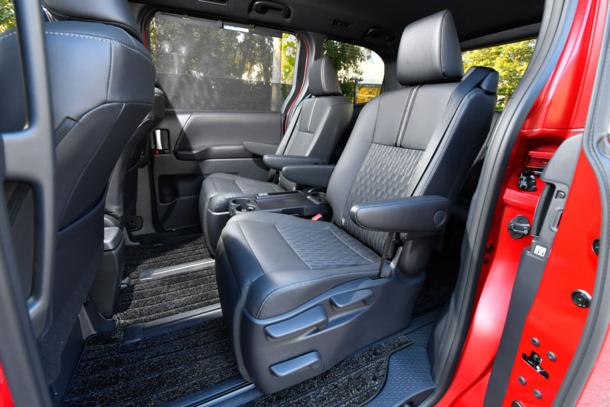 【画像ギャラリー】アウトドア最強ミニバンは？ トヨタ「ノアヴォク」とホンダ「ステップワゴン」を比べてみました | AUTO MESSE WEB ...