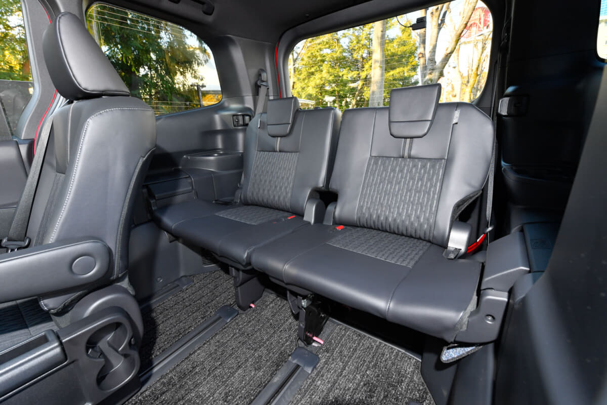 【画像ギャラリー】アウトドア最強ミニバンは？ トヨタ「ノアヴォク」とホンダ「ステップワゴン」を比べてみました | AUTO MESSE WEB ...