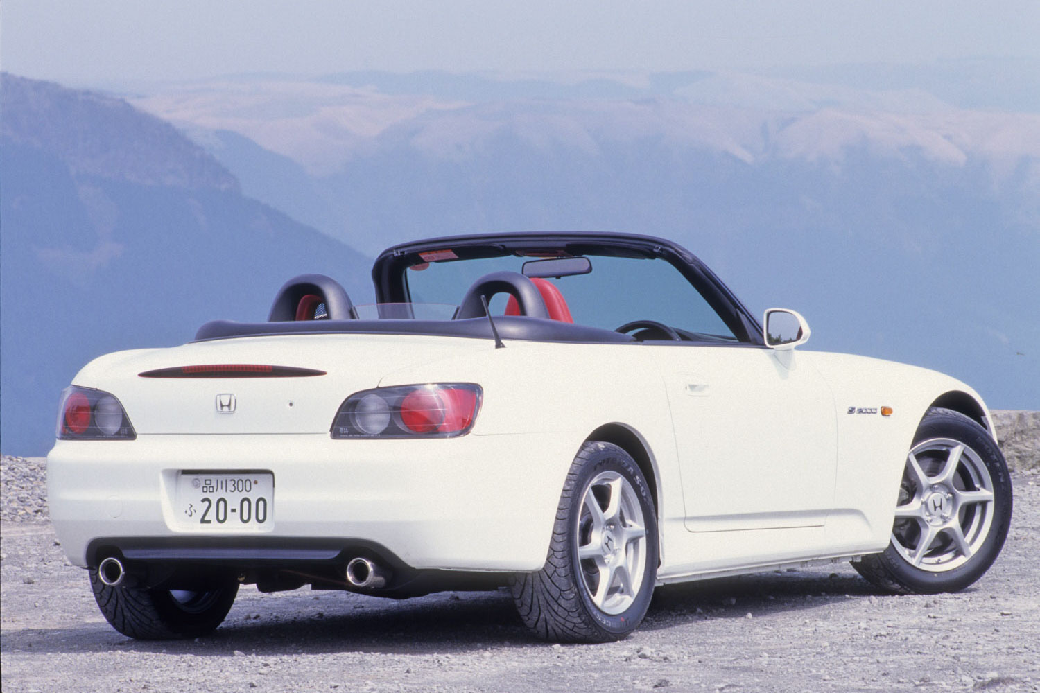 ホンダ「S2000」のレーシングスペックのエンジンに感激！ ホンダらしさ全開のオープン2シーターを振り返ろう | ～カスタム・アウトドア・福祉車両・モータースポーツなどのカーライフ情報が満載 ...