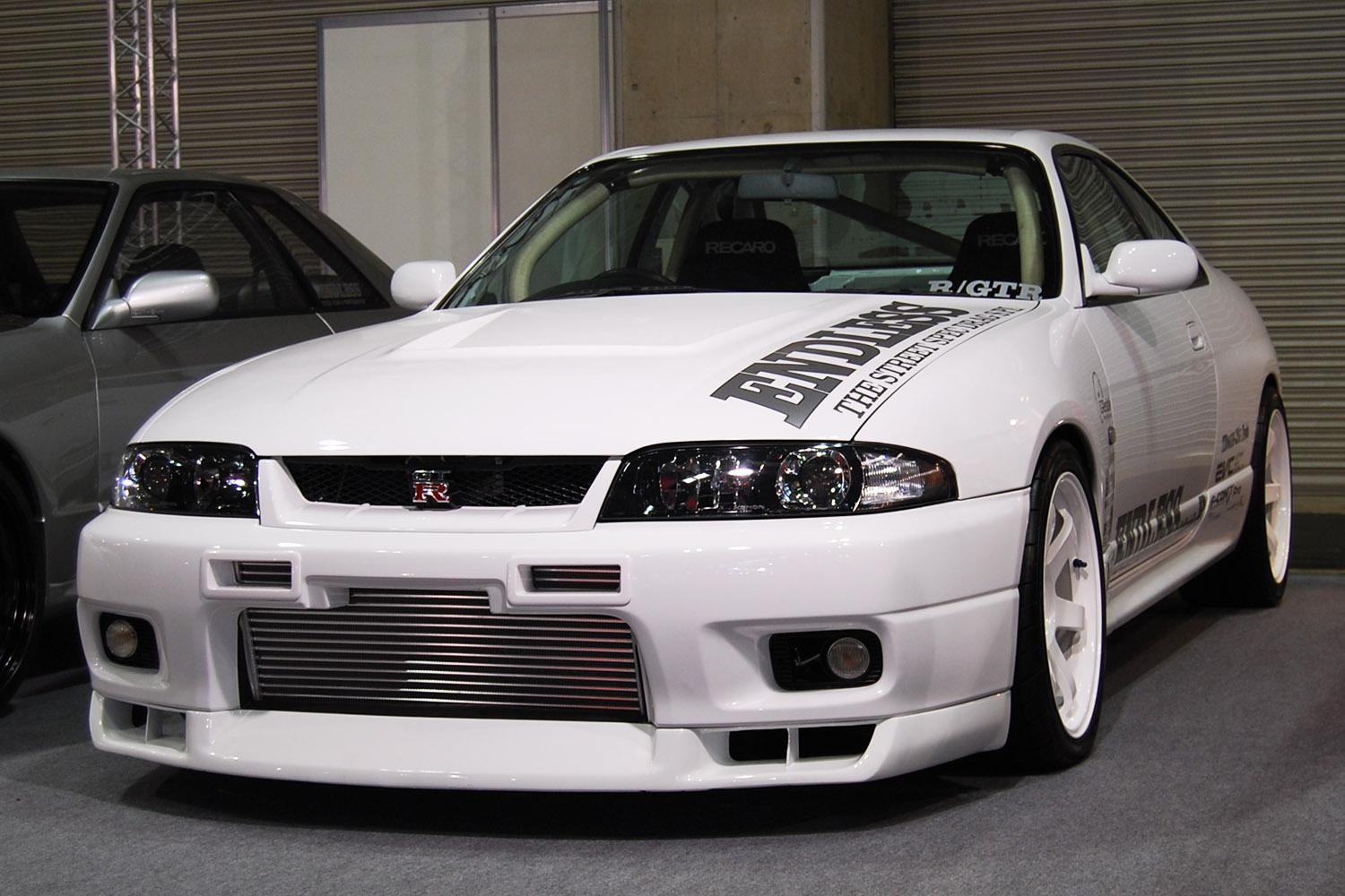 スカイラインR33「GT-R」でゼロヨンに燃えた青春！ 3年かけて8秒台をマークした「エンドレス」は欧州でも最強でした | ～カスタム・アウトドア・福祉車両・モータースポーツなどのカーライフ ...