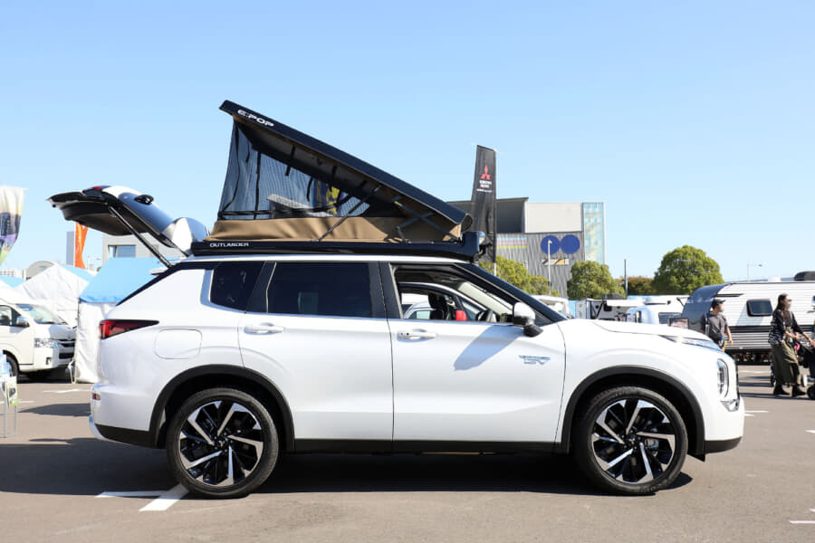 【画像ギャラリー】三菱「アウトランダーPHEV」にポップアップルーフ！ 大人4名が車中泊できる「E：ポップ」は533万3000円から | AUTO MESSE WEB 〜 カスタム・アウトドア ...