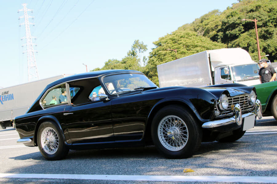 【画像ギャラリー】19歳で購入して45年！ 日本に2台しかない「トライアンフDOVE GTR4」の維持費はとてもリーズナブルでした ...
