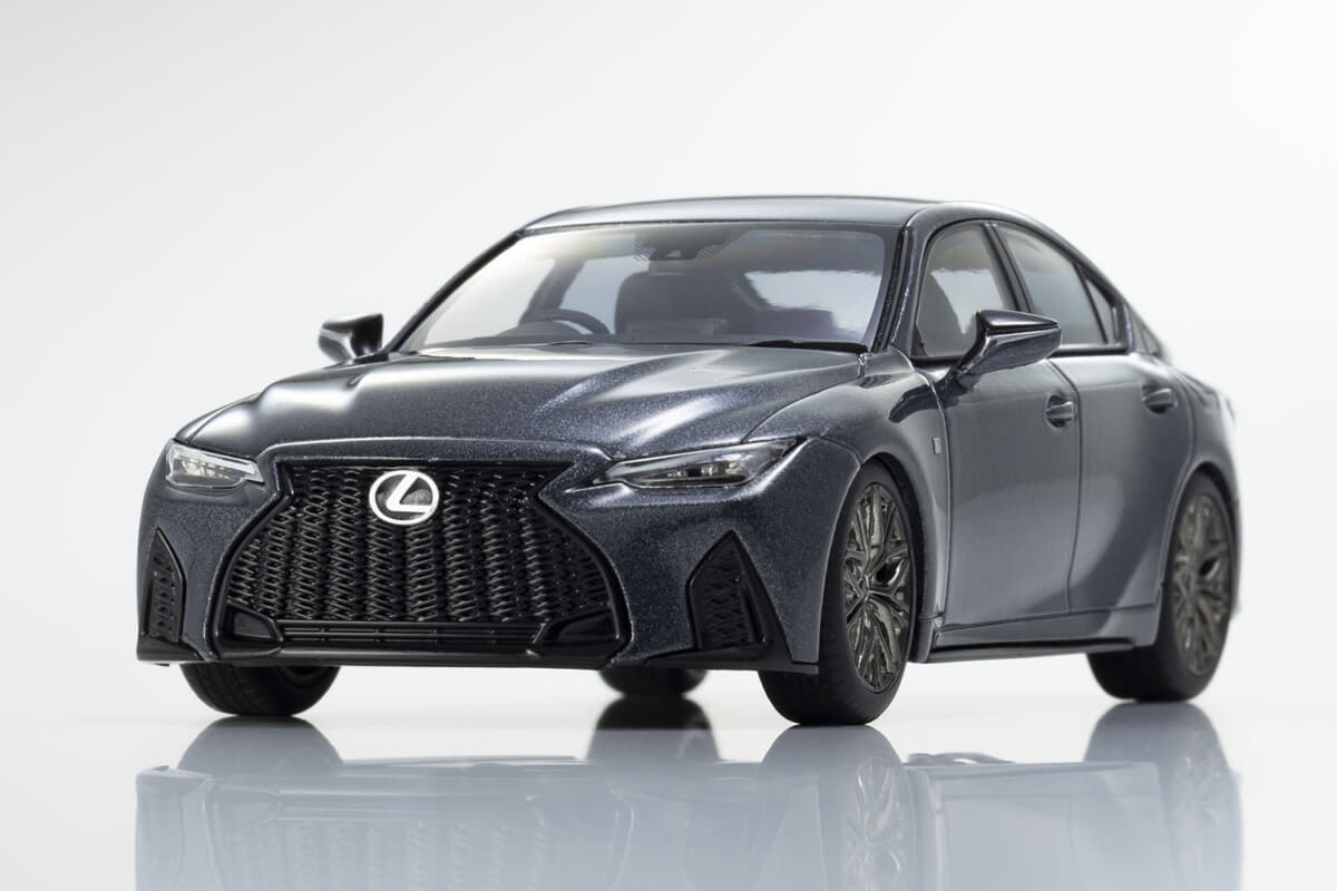 【画像ギャラリー】話題のレクサス「IS500 F SPORT」が1/43スケールのモデルカーに！ 高性能セダンを手元に置いてみては ...
