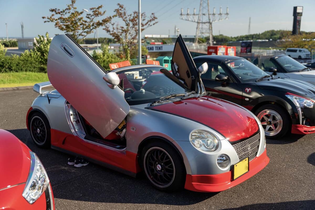 【画像ギャラリー】ダイハツ「コペン」が200台以上集結！ アゲスタイルにエイジングなど個性的カスタムのベースとして選ばれる理由とは ...