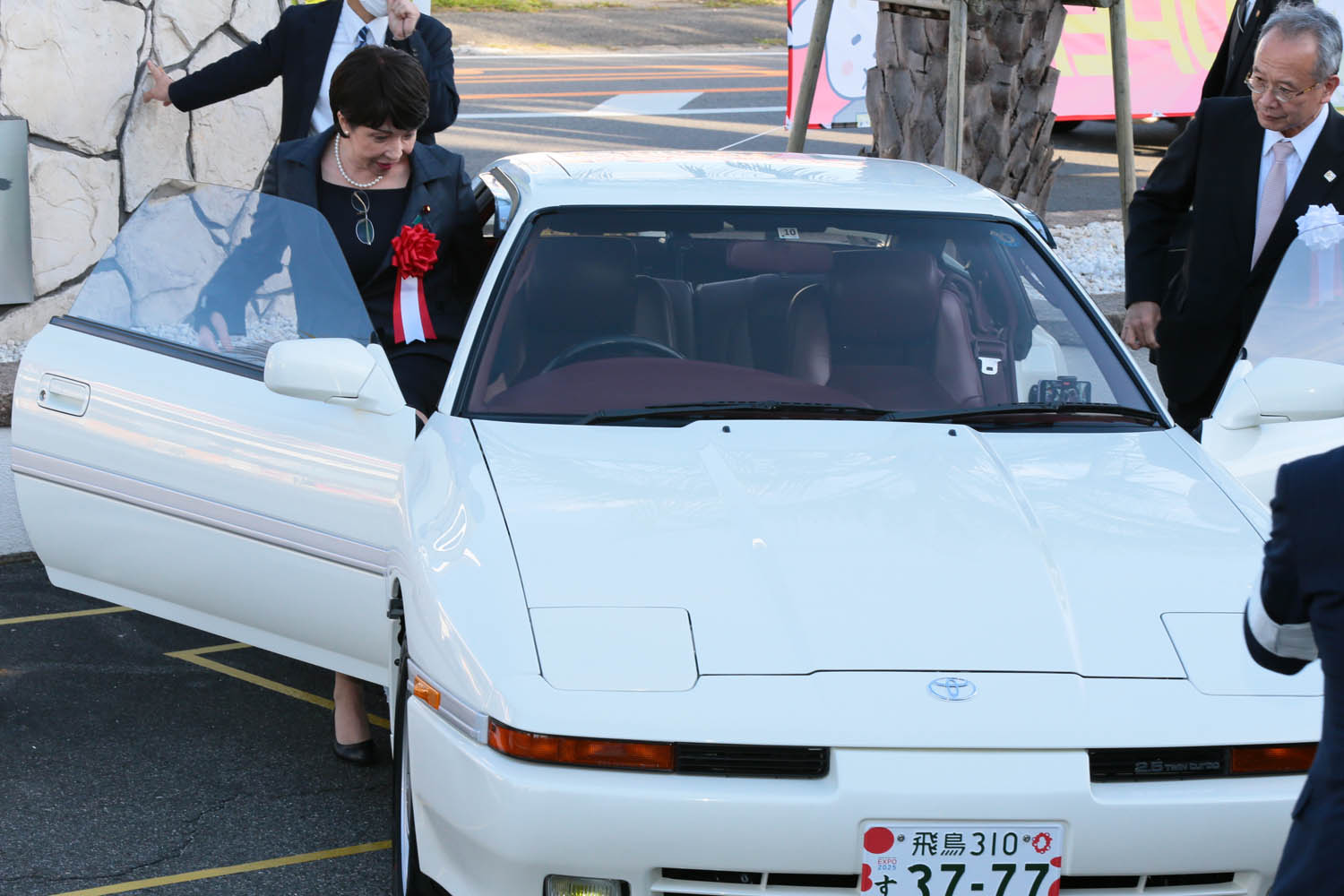 【画像ギャラリー】高市早苗大臣のトヨタ「70スープラ」がレストア完了！ まさかのドライブに会場騒然!! 異例の現職大臣自らが運転 | AUTO ...