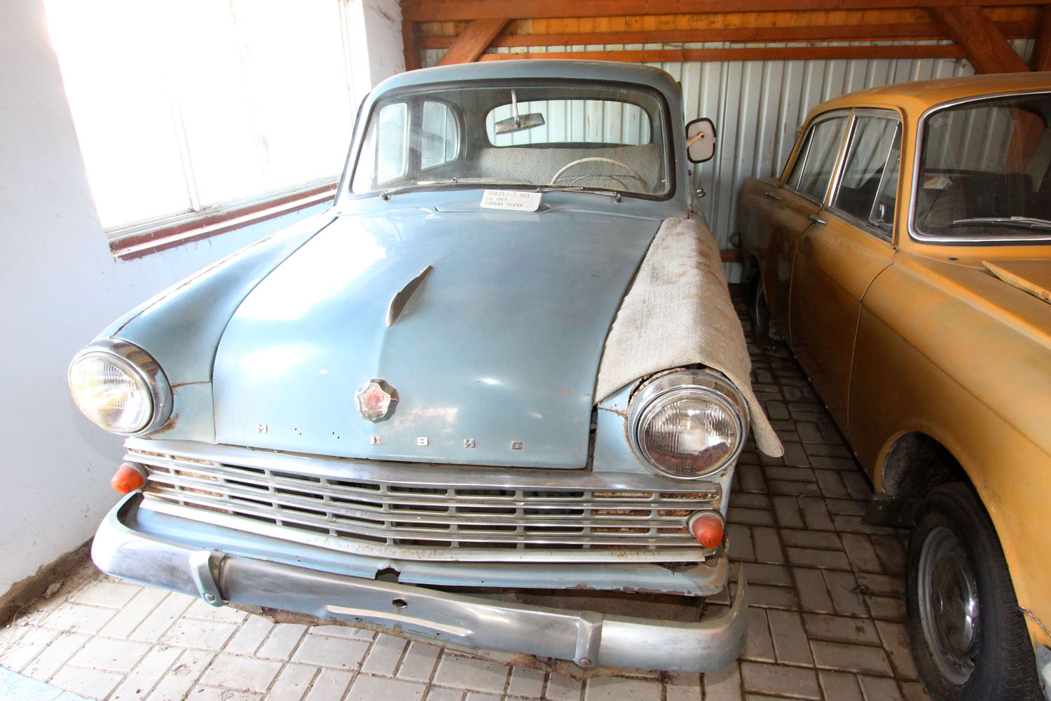 【画像ギャラリー】戦争長期化のロシアで懐かしすぎる「国民車」がまさかの復活!? 旧ソ連時代のコンパクトカー「モスクヴィッチ」とは | AUTO ...