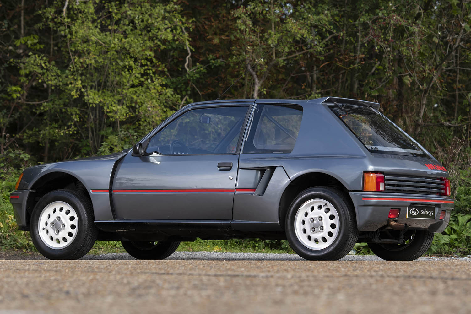 200台のみのプジョー「205」が3000万円!? WRC参戦のためのホモロゲモデル「205 Turbo 16」とは | ～カスタム ...