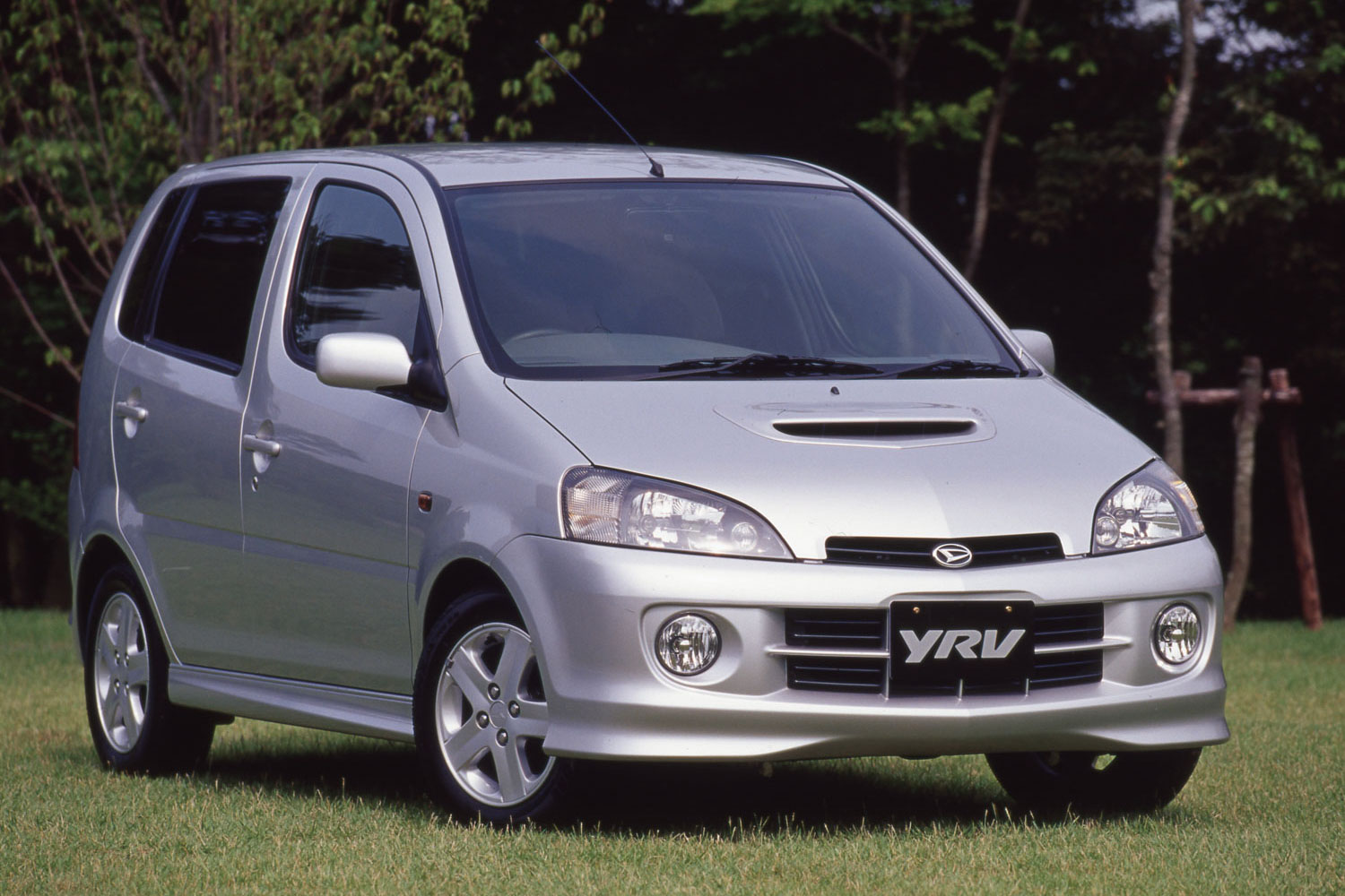 【画像ギャラリー】ダイハツ「YRV」を知っていたらマニア確定！ 若者向けに作られた「セミトールワゴン」の気になる販売台数は？ | AUTO MESSE WEB 〜 カスタム・アウトドア・福祉 ...