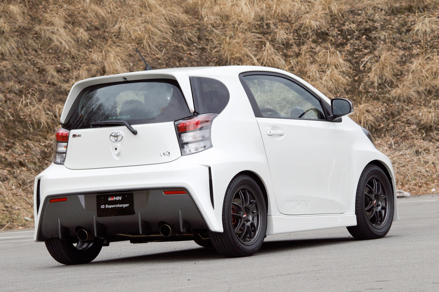 トヨタ「iQ」にワイドボディのGAZOO Racingモデルがあった！ スーパーチャージャーに6速MTの硬派モデルとは | ～カスタム・アウトドア・福祉車両・モータースポーツなどのカーライフ ...