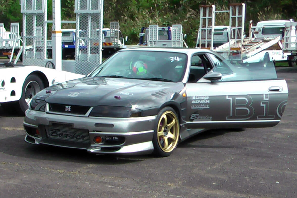日産R33「スカイラインGT-R」が運命を変えた！ 日々進化を続ける「ボーダー」のチューニングにかける思いとは | ～カスタム・アウトドア ...