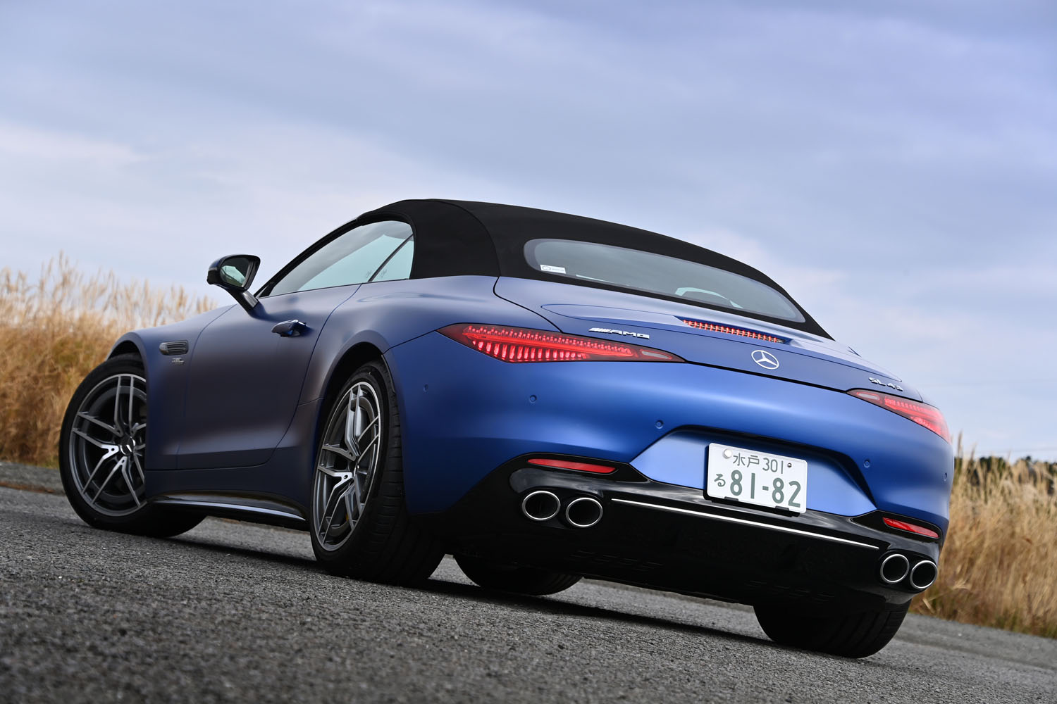 「AMGのSLが4気筒でいいの？」新型メルセデスAMG「SL43」はソフトトップへ原点回帰！ プロドライバーお墨付きの「SL」らしさとは ...